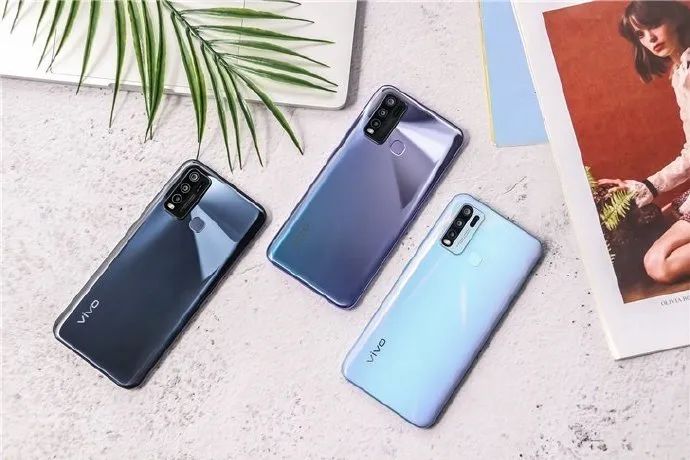 荣耀 10X 将变更名称 | vivo Y50 发布