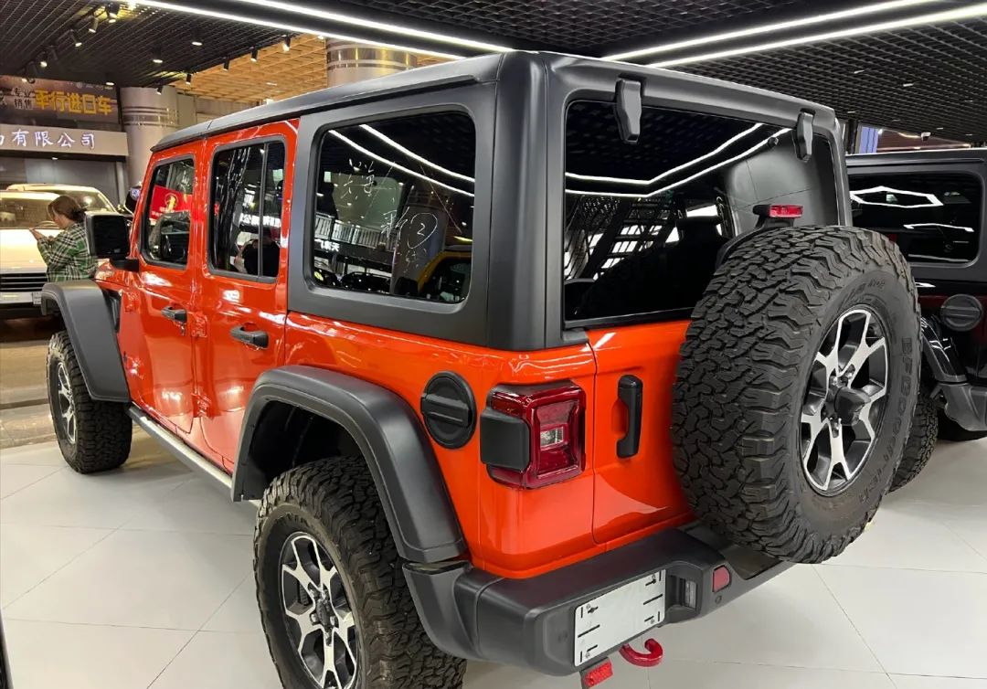 全新纪念版牧马人亮相！增加电动敞篷版+新造型，霸气