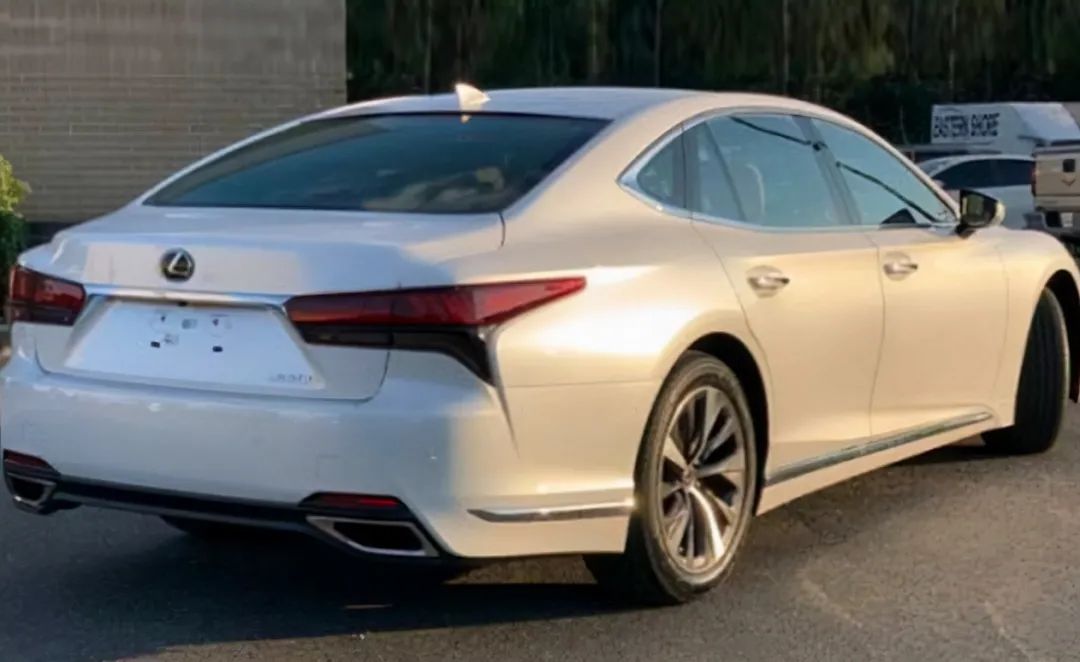 2022款雷克萨斯LS亮相！增加3.5T引擎+10AT，轴距超A8，还看啥S级